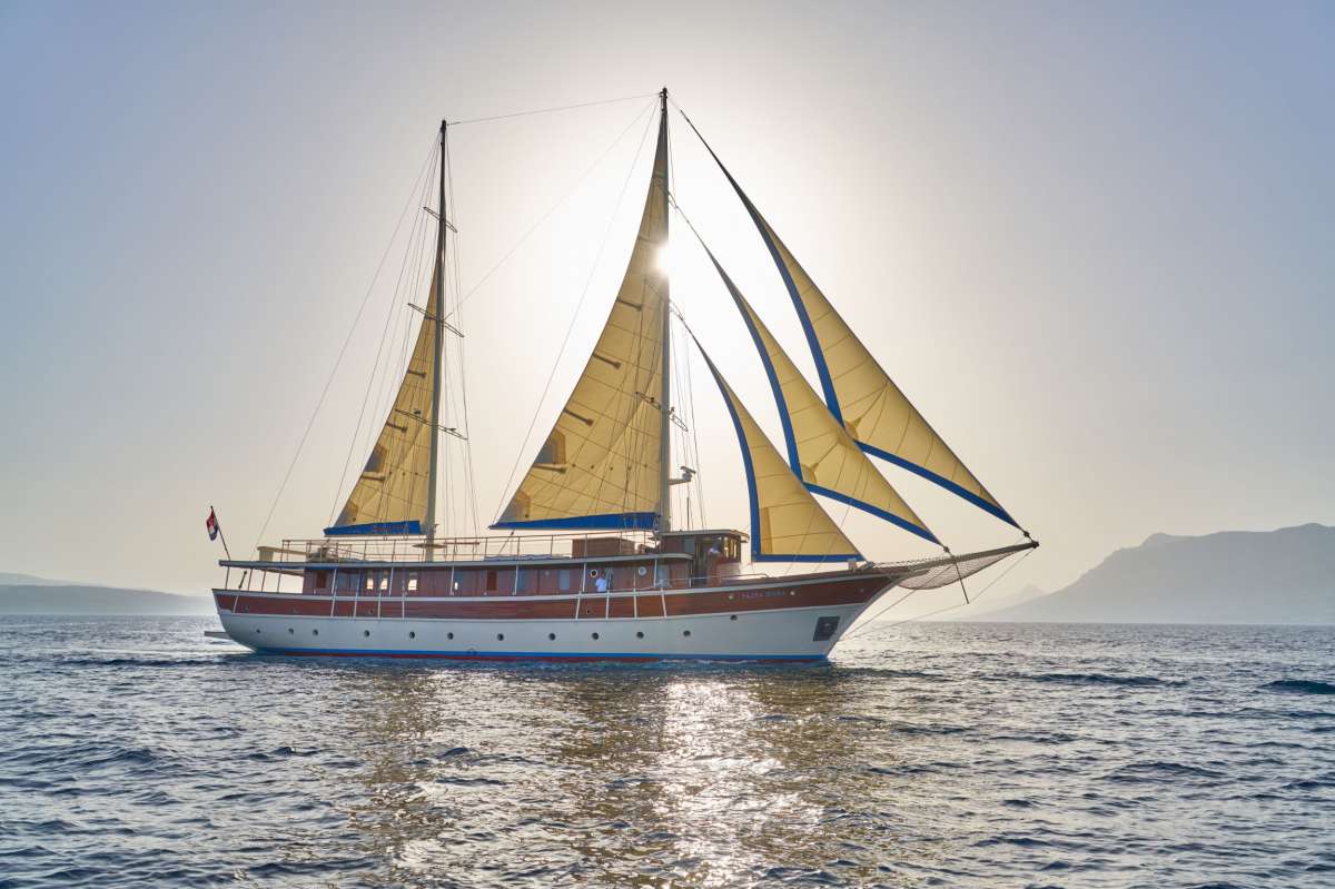 Tajna Mora - Infinity Yacht Charters