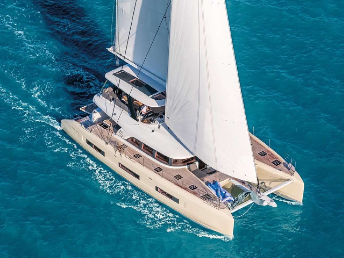 Reve Bleu - Infinity Yacht Charters