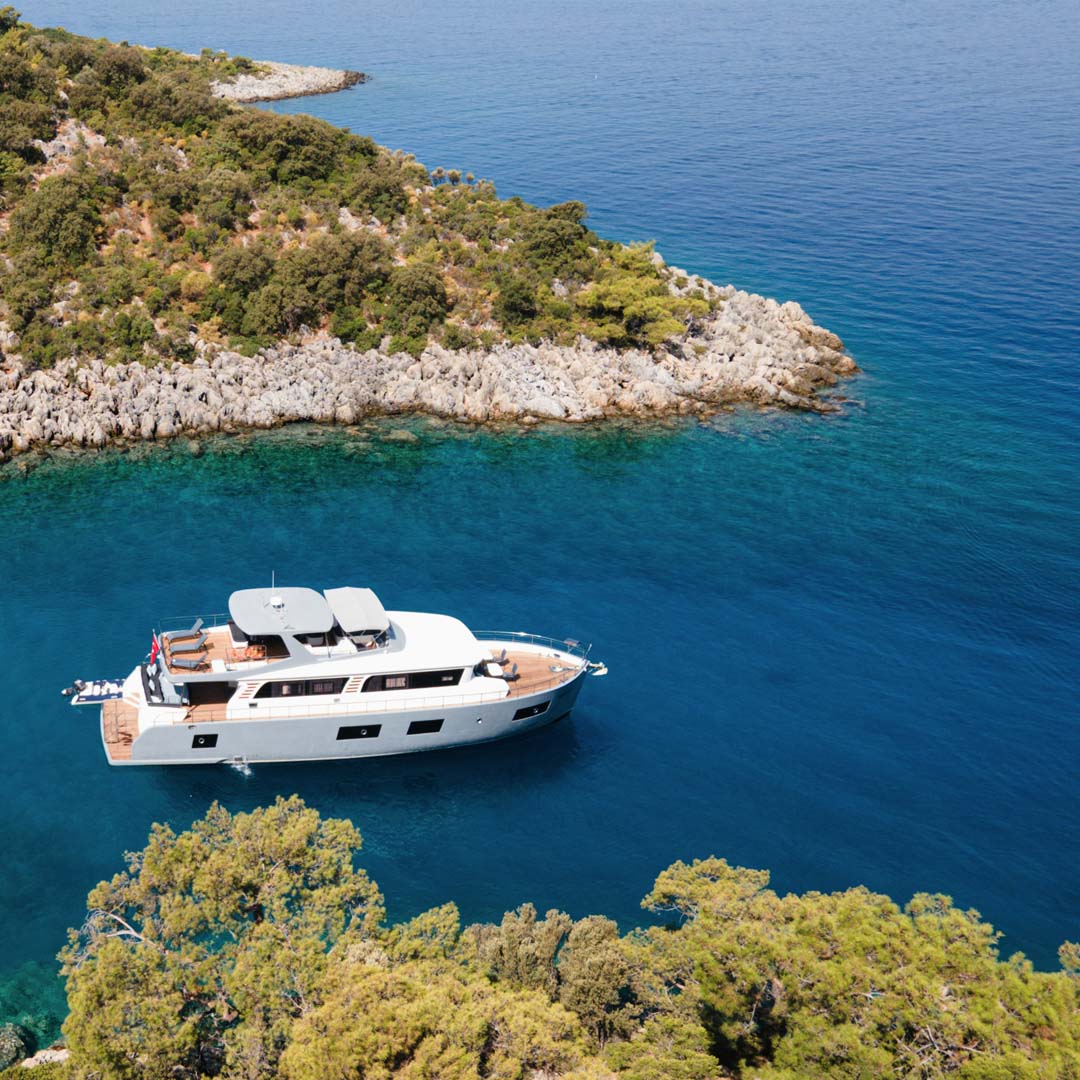 How to Choose the Best Vessel For Your Yacht Cruise? - Infinity Yacht ...